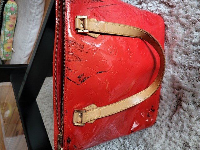 **Louis Vuitton tasna**