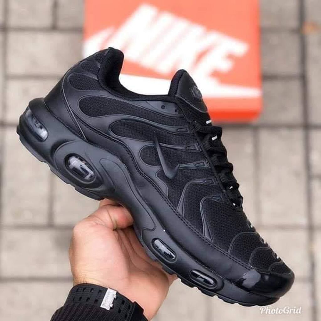 Crne muske Nike Tn Dostupni brojevi: 41 - 46 Cena 3599 din