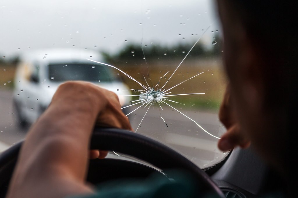 Popravka oštećenja na auto staklu