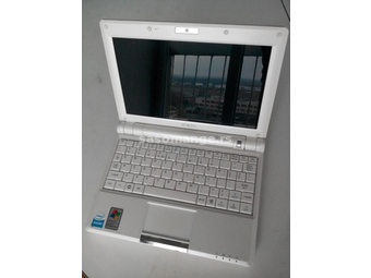 Asus Eee PC 900 sa SSD-om 8GB, 960 grama težak