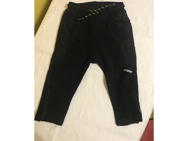 Zara sportske pantalone crne 86