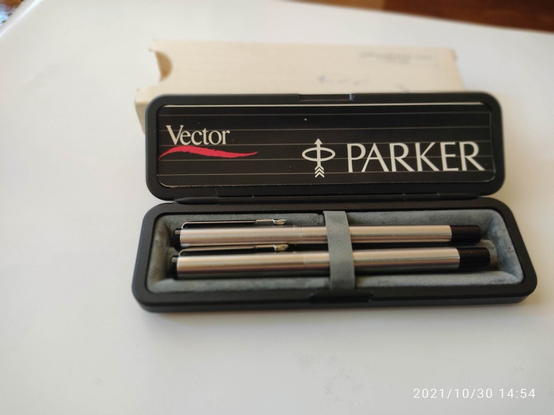 Parker Vector set, NOV u kutiji