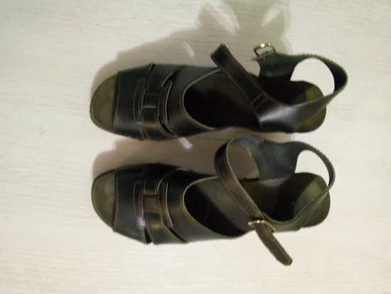 Kožne neobične sandale