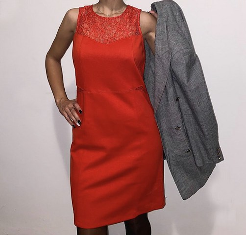 Crvena haljina