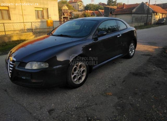 Alfa Romeo GT leva vrata