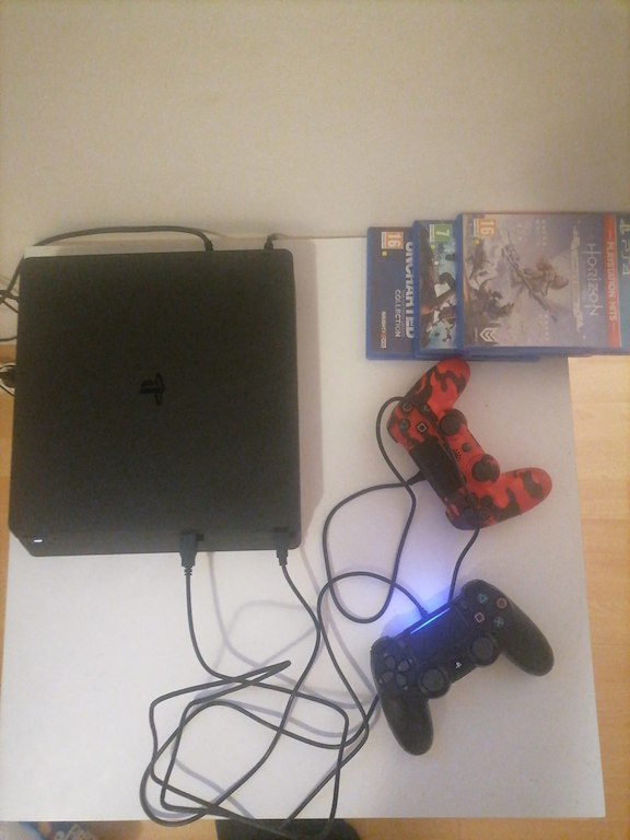 Iznajmljujem Sony Playstation 4