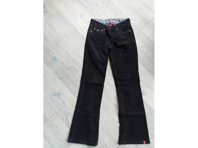 Esprit crne somot pantalone 300 din.