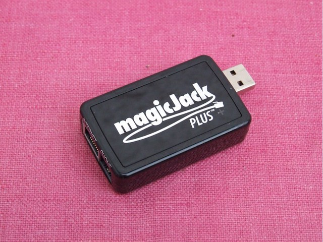 MagicJack Plus USB adapter za besplatno telefoniranje!