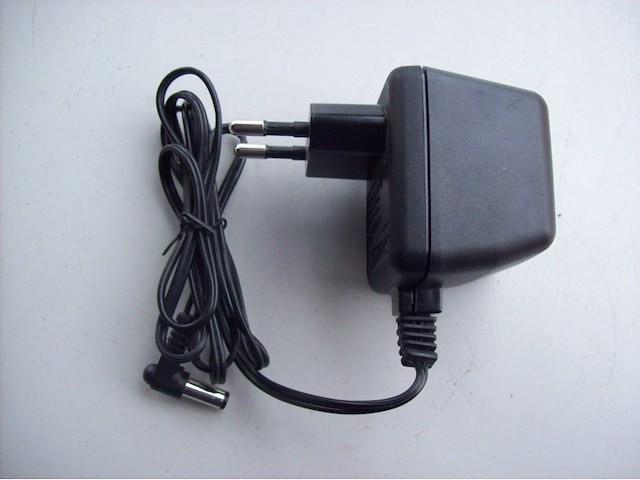 BLACK &;; DECKER adapter 4,8 volti(140-200 mA) nov