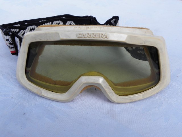 Ski naočare dečje Carrera,promenjeno zuto dosta izgreba