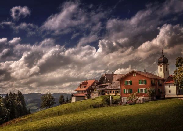 Svajcarska kuce na planini