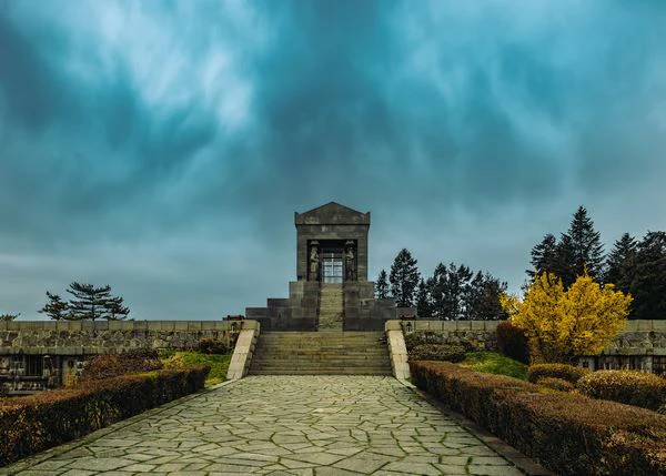 Srbija spomenik neznanom junaku na Avali