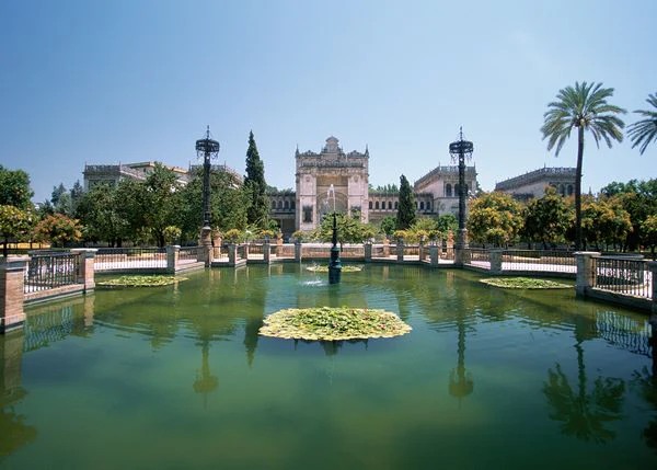 Spanija fontana ispred palate
