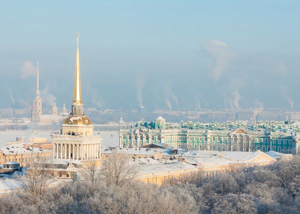 Rusija grad pokriven snegom