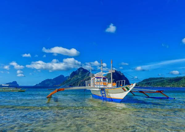 Filipini i veliki brod