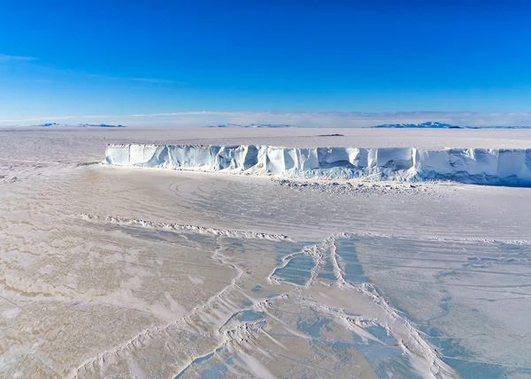 Rosovo more Iceberg frozen