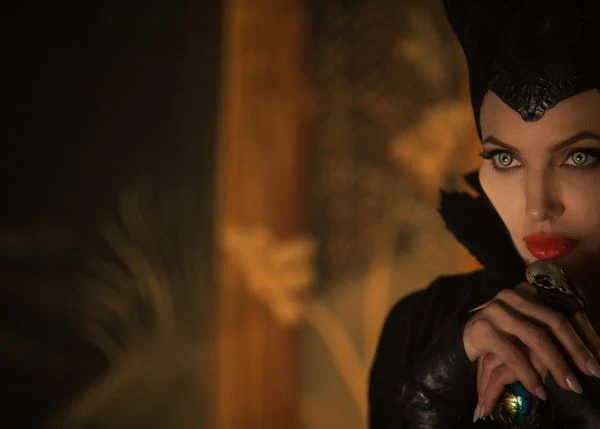 Maleficent (2014) Angelina Jolie i pogled