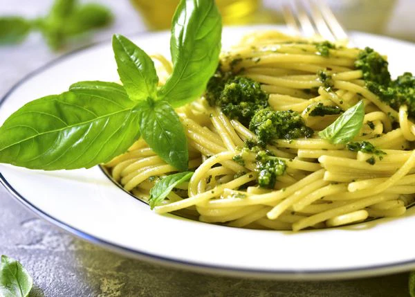 Pasta i blitva zelene boje