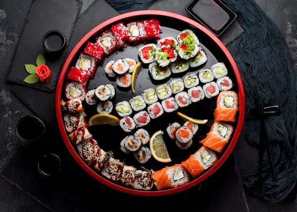 Sushi prelepo dekorisan