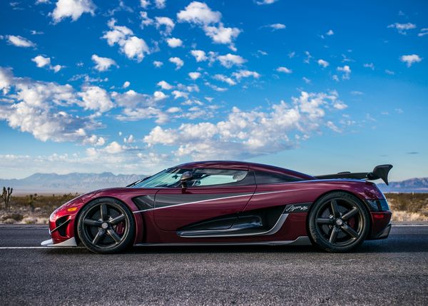 Koenigsegg nebo