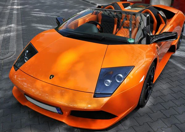 Lamborghini narandzasti