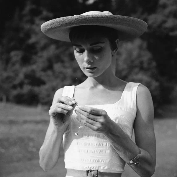 Audrey Hepburn i sesir