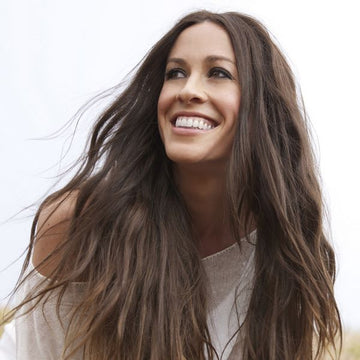Alanis Morissette pustena kosa