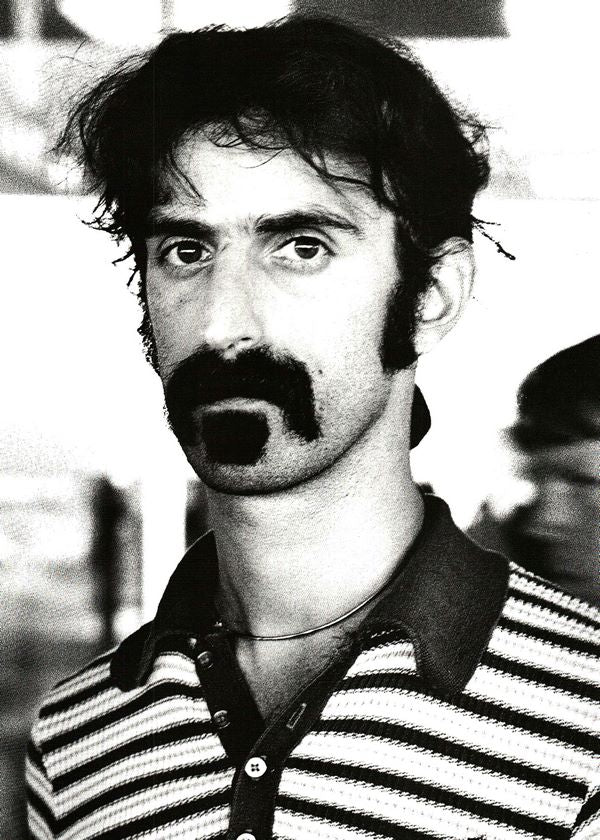 Frank Zappa crno bela ozbiljna