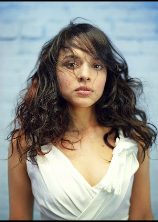 Norah Jones plava pozadina