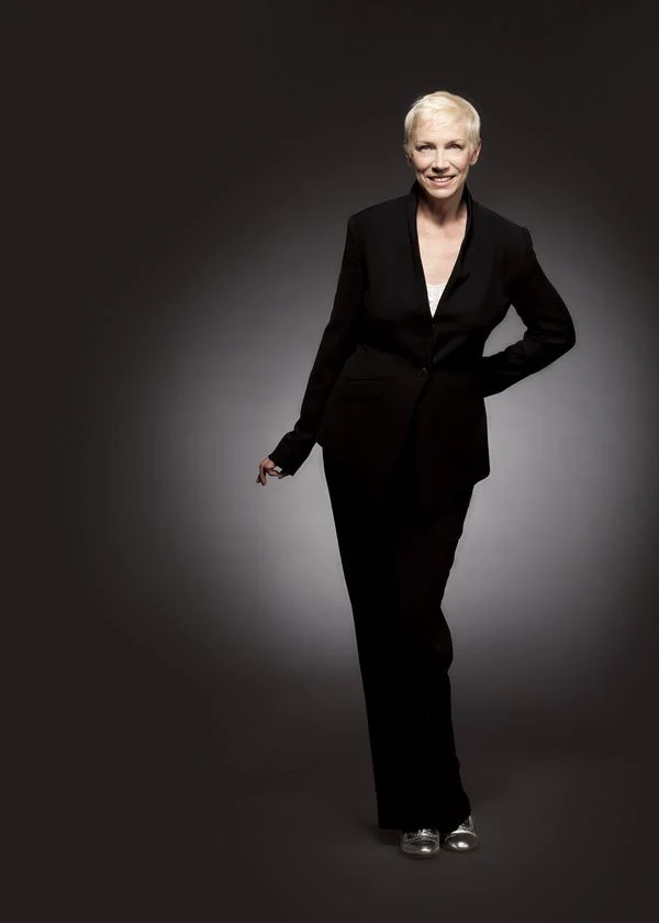 Annie Lennox tamna pozadina