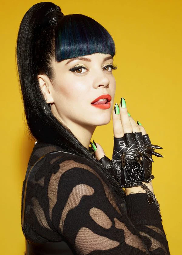 Lily Allen zuta pozadina