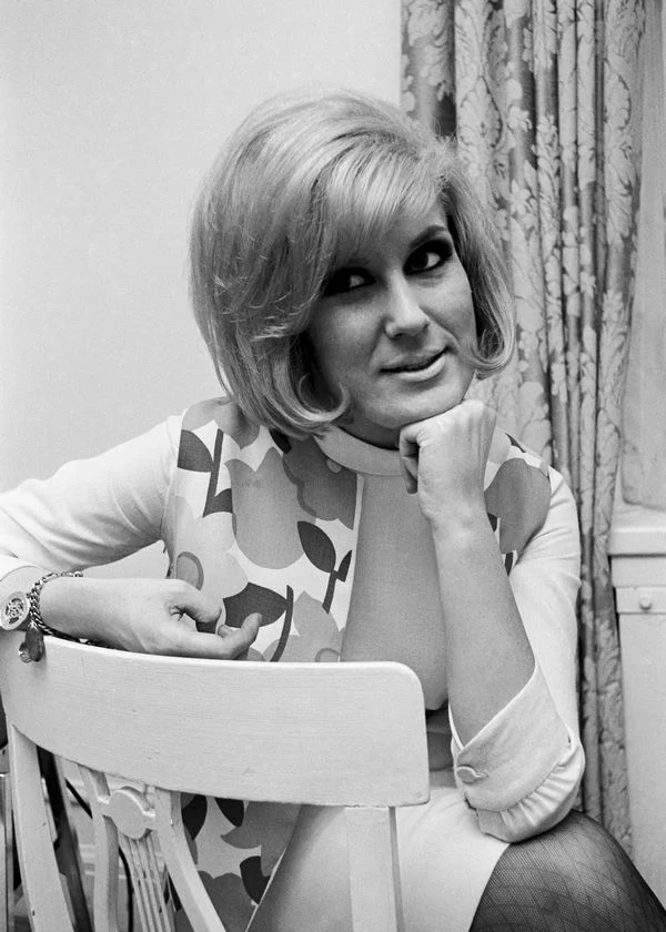 Dusty Springfield na stolici