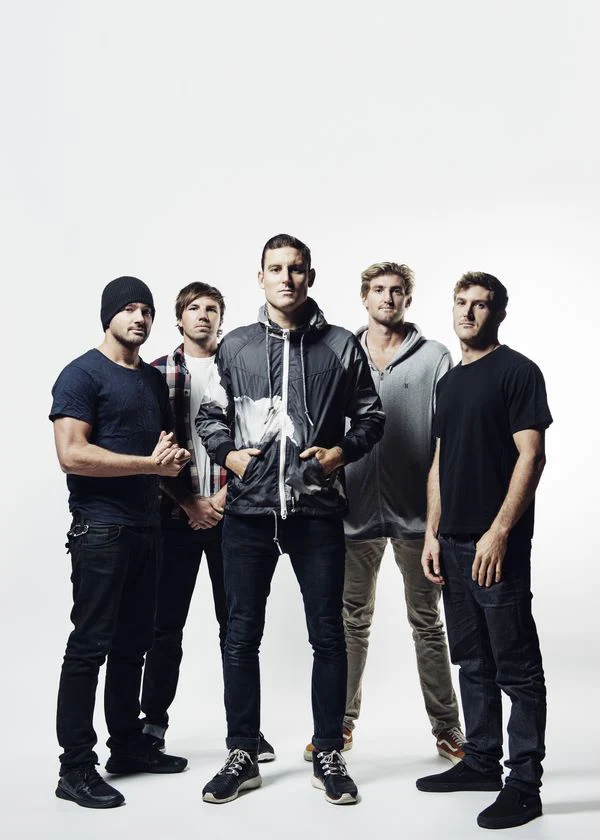 Parkway Drive bela pozadina