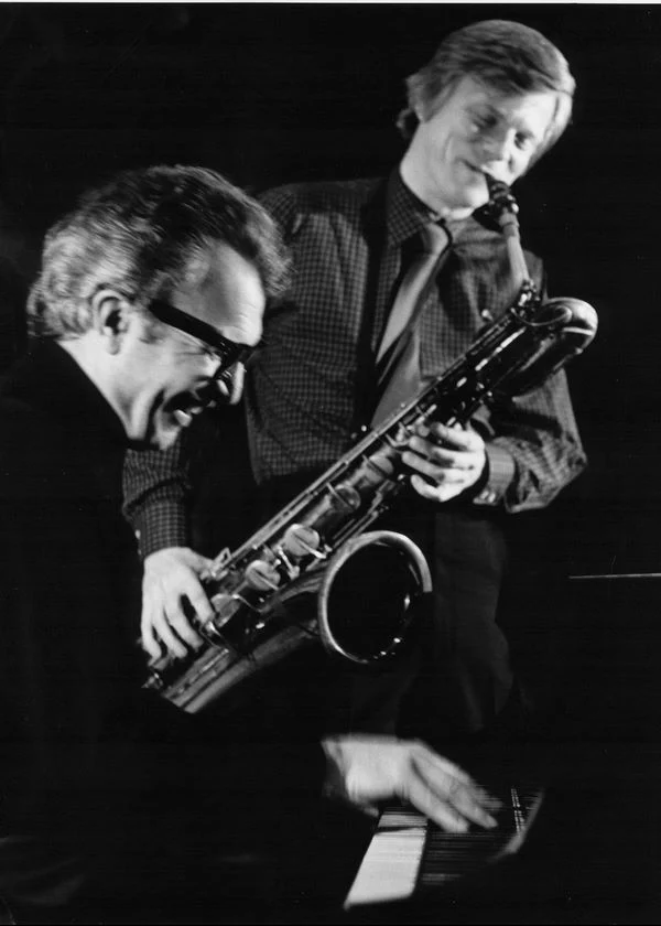 Gerry Mulligan crna pozadina