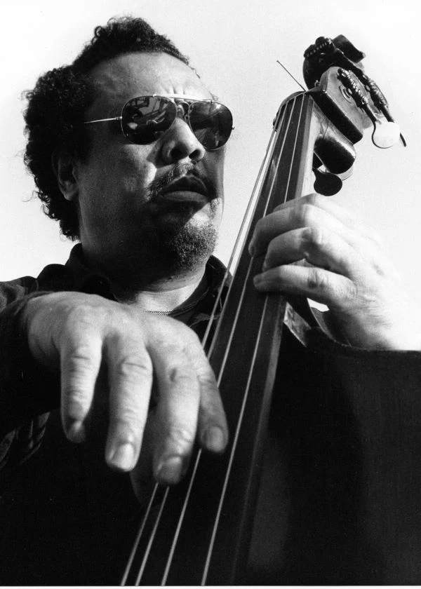 Charles Mingus bela pozadina