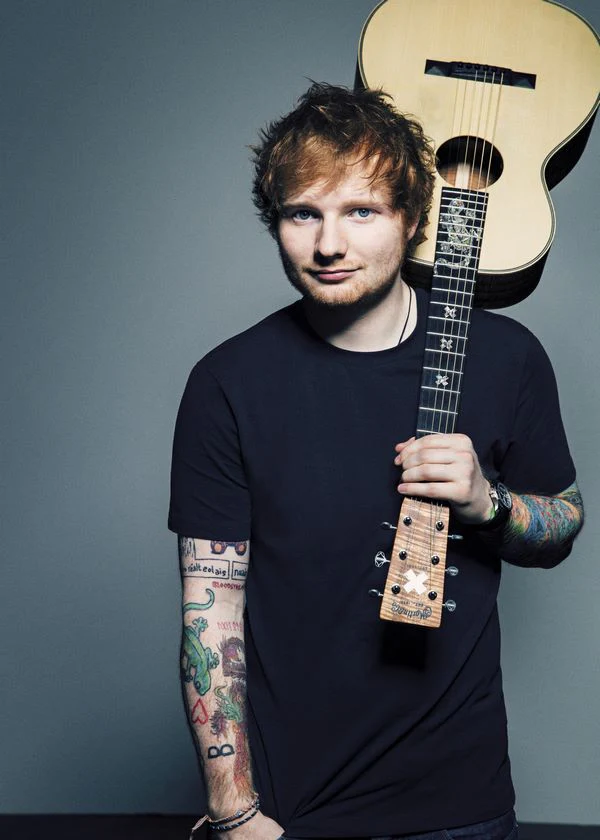 Ed Sheeran i zuta gitara