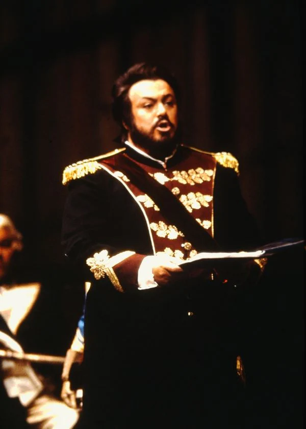 Luciano Pavarotti mlad