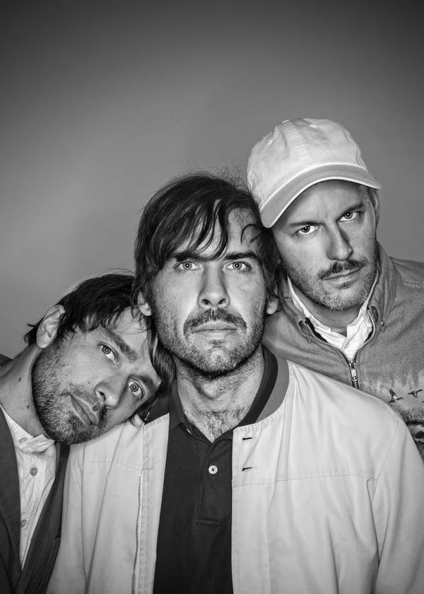 Peter Bjorn And John siva pozadina