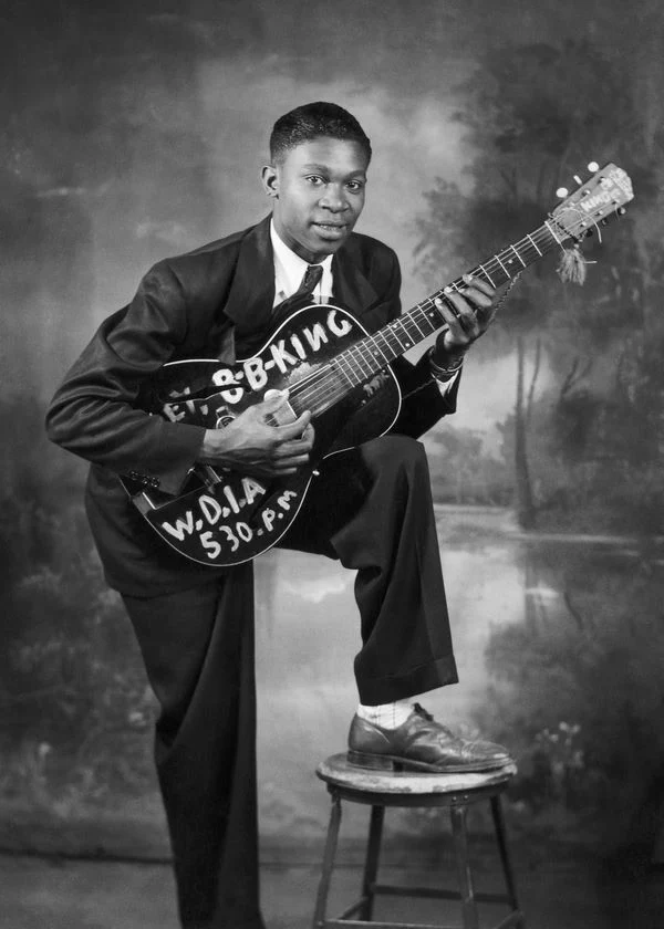 B.B. King siva pozadina