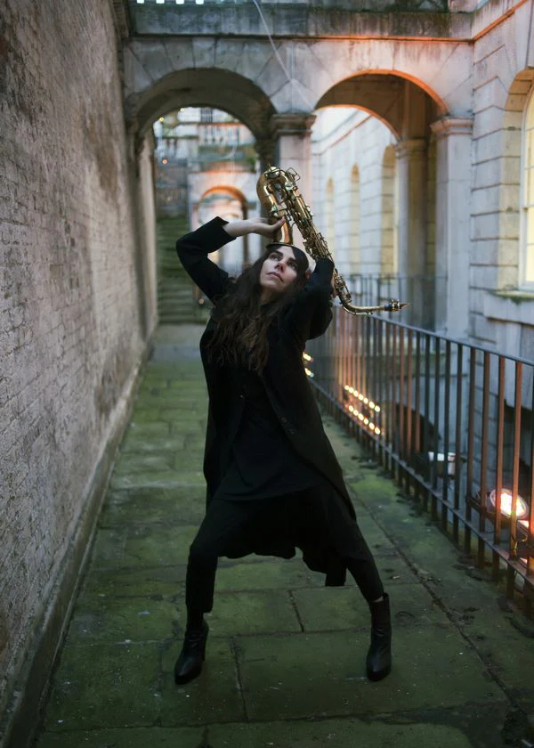 PJ Harvey i saksofon