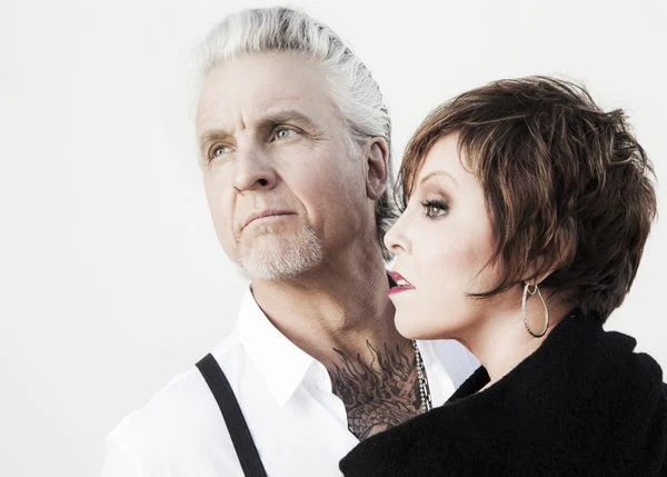 Pat Benatar pozadina bela