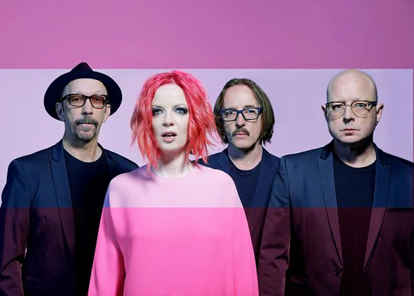 Garbage roze pozadina