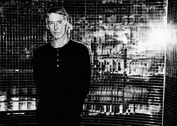 Paul Weller i crna pozadina