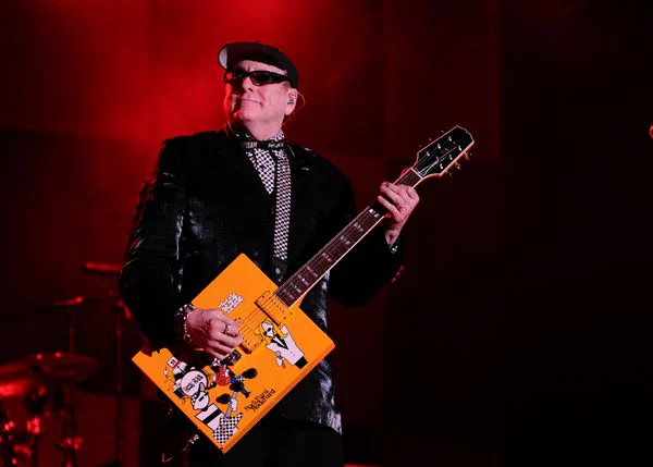 Cheap Trick kockasta gitara