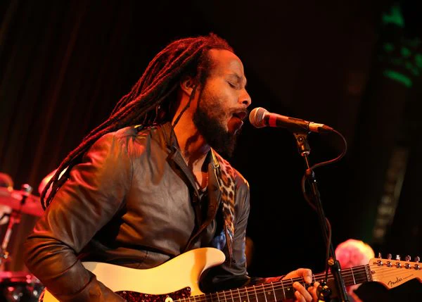 Ziggy Marley performans