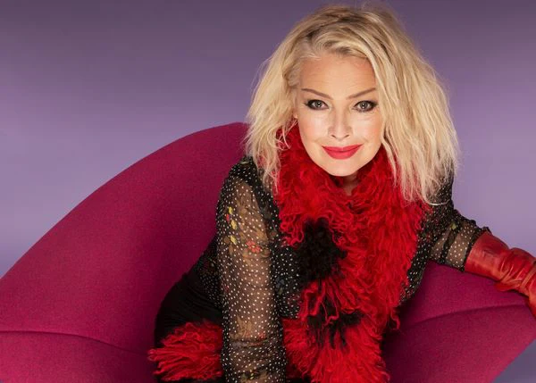 Kim Wilde ljubicasta pozadina