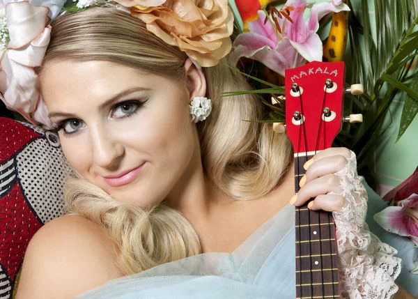 Meghan Trainor gitara