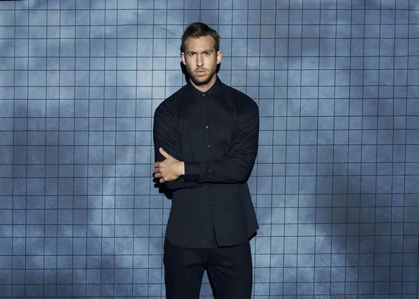 Calvin Harris plava pozadina