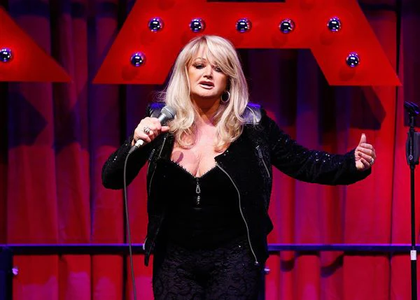 Bonnie Tyler i mikrofon