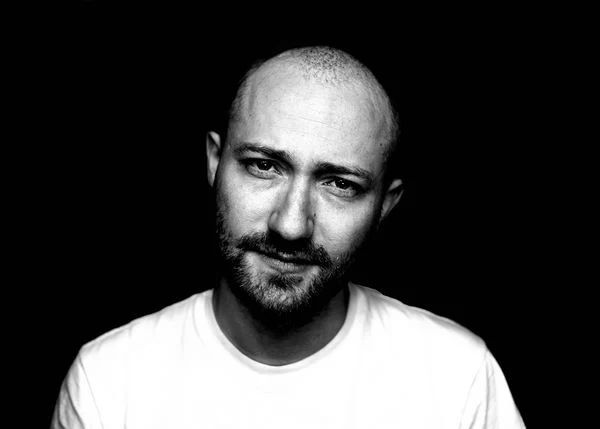 Paul Kalkbrenner crna pozadina